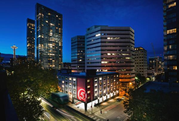 Staypineapple, Hotel Five, Downtown Seattle - Bainbridge Island, WA