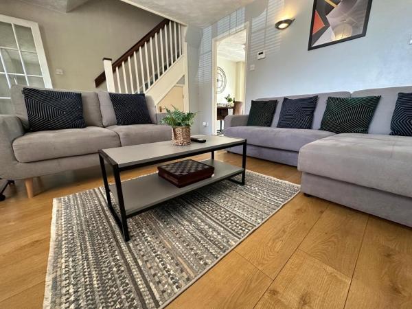 The Tarka 4 Br Home - Swindon