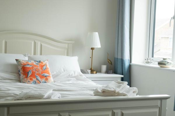 Spacious Room In Family Home With Private Jacuzzi Bath Near Legoland, Windsor, Bray - Bracknell