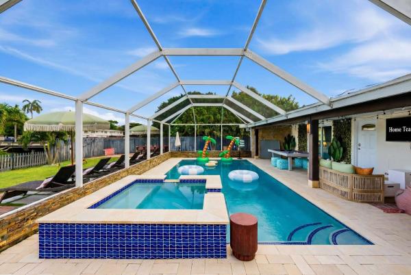 Mins To Beach Backyard Oasis Heated Pool & Spa - West Palm Beach, FL