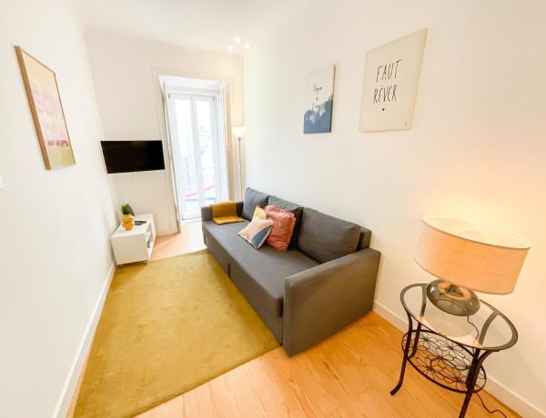 Lisbon Charming Santos Apartment With Patio - Amadora