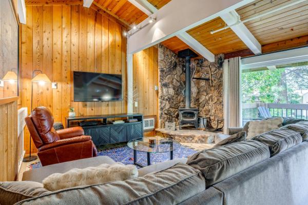 Mammoth Lakes Vacation Rental: 1 Mi To Ski Area! - Mammoth Lakes, CA