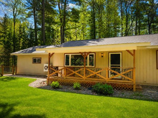 Fenced-in Pet-friendly Private Wooded Escape - St. Germain, WI