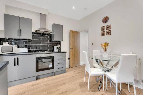 Stunning Luxury 2 Bed Room House Sleeps 5 - Nuneaton