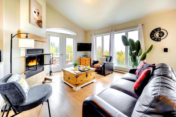 2br Charlevoix Chalet River View & Fp Sleeps 4 - Charlevoix