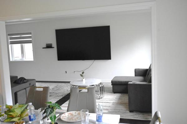 Entire 4 Br Detached Home,4 Beds Plus 2 Sofa Bed, Sleeps 10, Close To Niagara Falls And Niagara On The Lake - St. Catharines