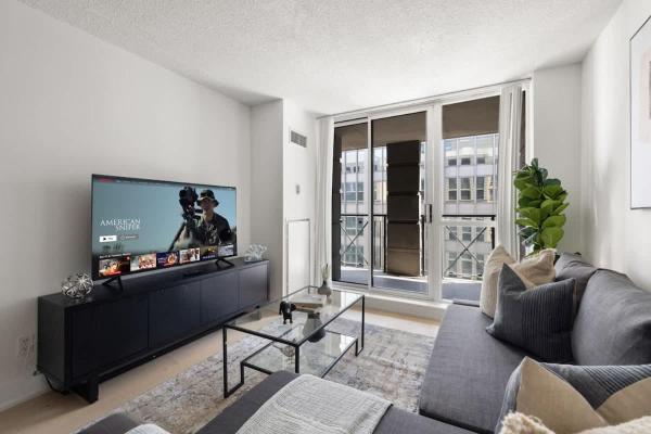 Trendy 1-br Urban Hideaway Steps To Entertainment - Mississauga