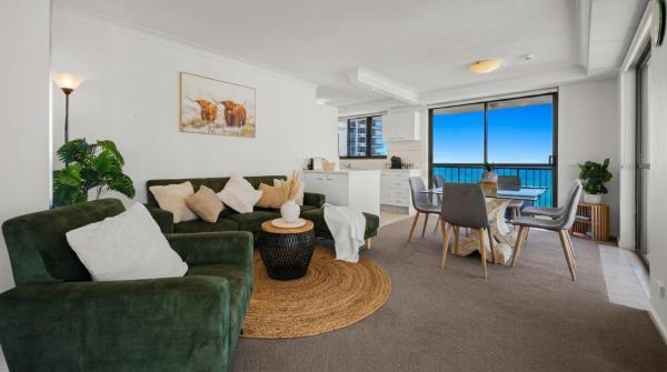 Lvl12 - Full Ocean View - Pool - Parking - Sleeps 6 & Baby - Walk To Beach - Broadbeach