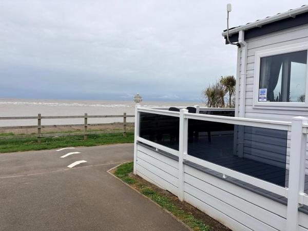 Stunning 4 Berth Lodge With Full Sea Views In Suffolk Ref 68031cr - Lowestoft