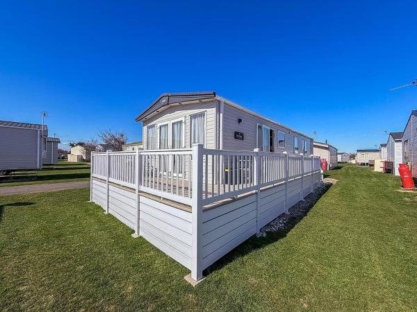 Lovely Caravan With Seaviews And Decking Near Pakefield Beach Ref 68040cr - Lowestoft