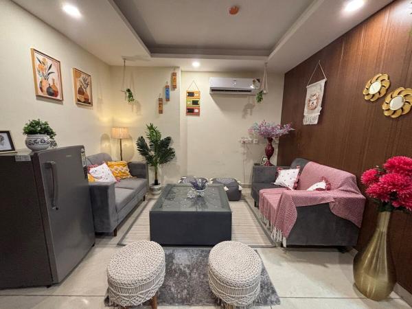 Flippy Escapes Skyview 1bhk Private Balcony - Panchkula