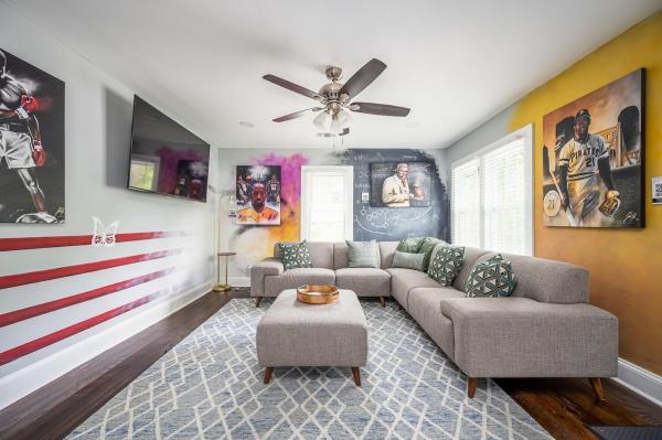 15 Min To Atl Braves - 5br-3ba Art Deco - Sleeps 12 - Marietta, GA