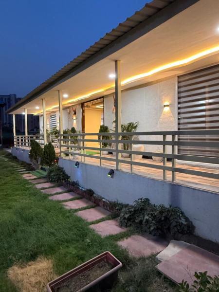 Oliv Faram House - 諾伊達