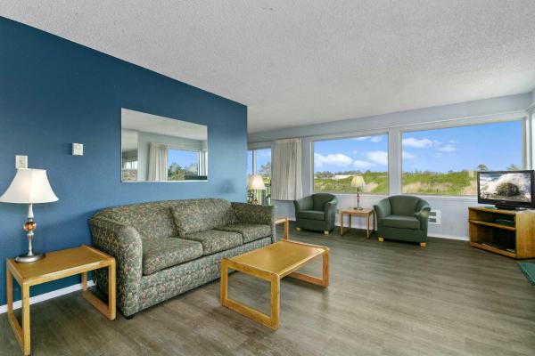 2-bedroom Condo With King Bed And Fireplace - Pool Hot Tub And Game Room Access - Ocean Shores, WA