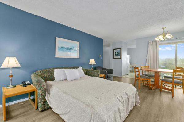 Pet-friendly Family Fireplace And Kitchen Suite For 8 - Pool And Hot Tub - Ocean Shores, WA
