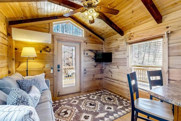 Hillside Hideaway - Sylva, NC