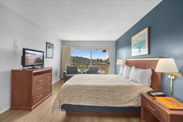 Queen Bed Studio With Kitchenette - Pool And Hot Tub - Ocean Shores, WA