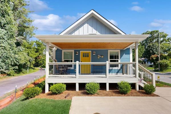 Blue House On Blythe - Hendersonville, NC