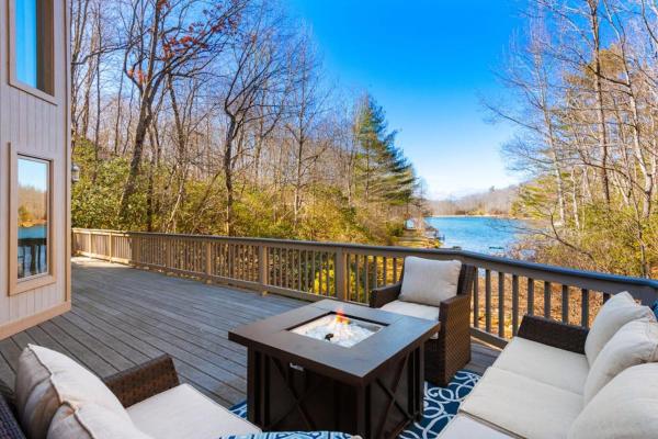 Lakeside Retreat - Brevard, NC