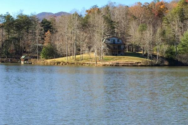 Lodge On Mirror Lake - Lake Lure, NC