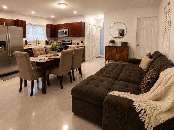 Family Home L Gated Parking L Near Wynwood - South Miami, FL