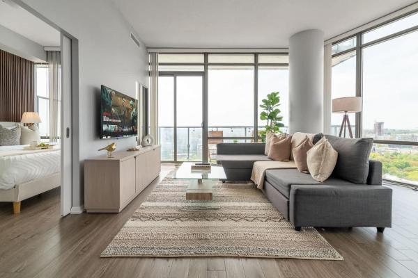 Modern 2br Haven Luxury Stay In Financial Dist - Mississauga