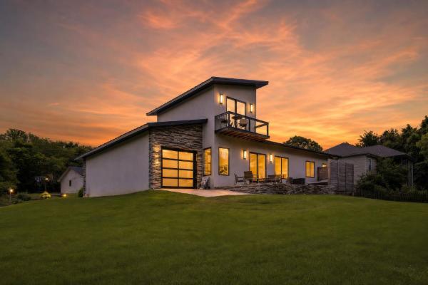 Slickrock Chalet Contemporary Pet Friendly Hot Tub - Bentonville, AR
