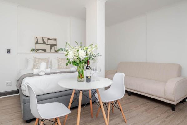 The Square City Studio With Pool & Gym - Cape Town