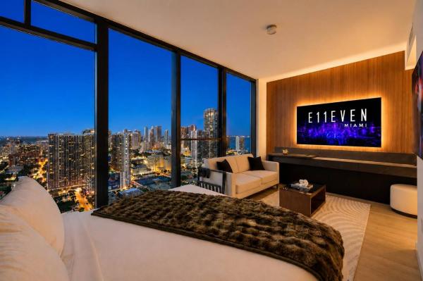 Luxury E11even Residence Pool Beach Club & Gym - Coral Gables, FL