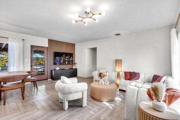 4 Bdr Spacious Miami Pool Home With Pickleball And Outdoor Fun In Biscayne River - Miramar, FL
