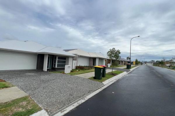 8 Bedrooms With 2 Ensuites (4 Toilets Together - Brisbane