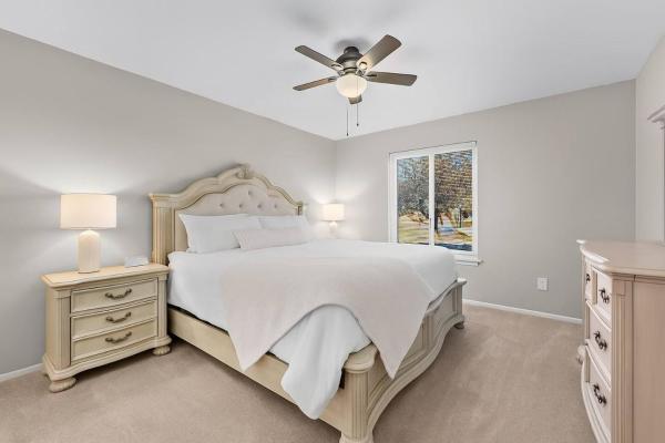 Charming 3br Home With Yard And Fireplace In Troy - Troy, MI