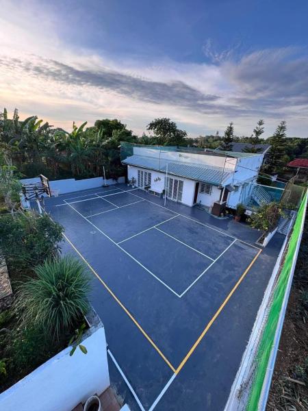 House, Swimming Pool, Sports Courts - Tagaytay