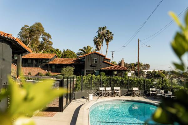 Woods Cove Inn - Laguna Beach, CA