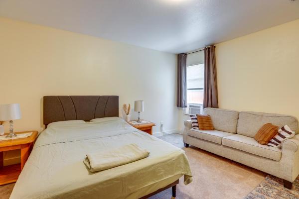 Convenient High Desert Stay Near Route 66 - Victorville, CA