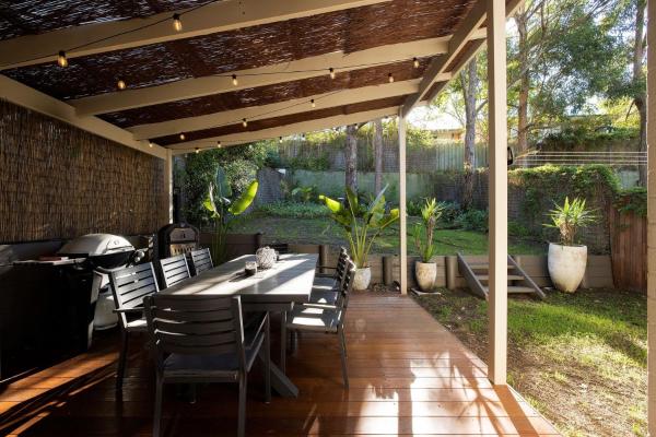 Chelsea Poolside And Tennis - Nelson Bay