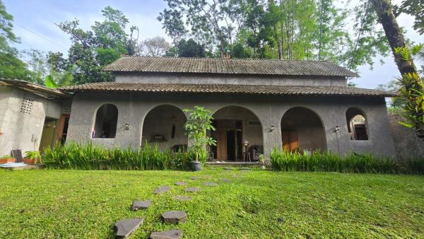 Ndalem Riyartan Villa Kaliurang - Boyolali