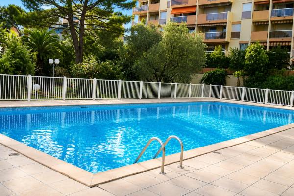 Grand Studio Dans Résidence Avec Piscine - Hyères