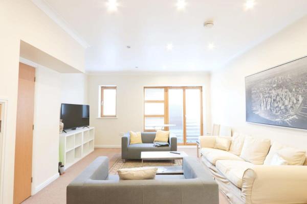 Two Bedroom Townhouse Walking Distance From Bristol Temple Meads - 布里斯托爾