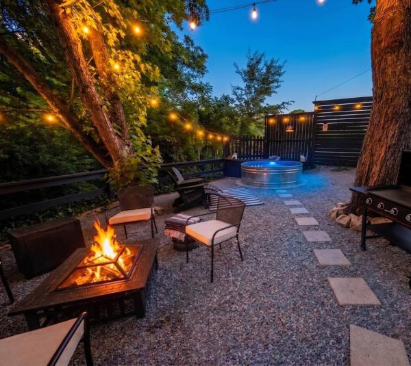 Cowboys Cottage Cozy Farmhouse Retreat - Sevierville, TN