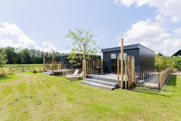 Tiny House Met Vlonder | 2 Personen - Vakantiepark De Kremmer - Drenthe