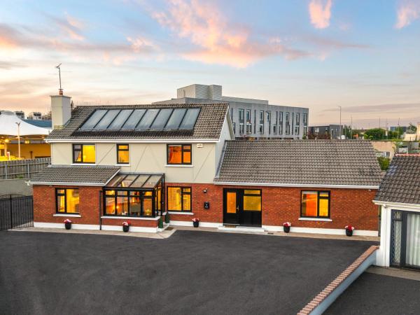 A Newly Renovated 7 Bedroom House - Limerick