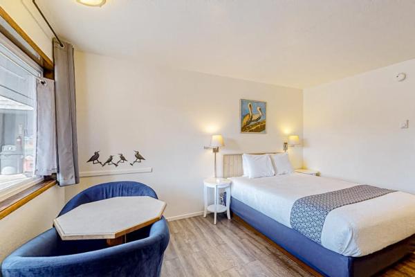 Retro-chic Beach Room With Fast Wifi - Walk To Old Town Shops & Restaurants - Bandon