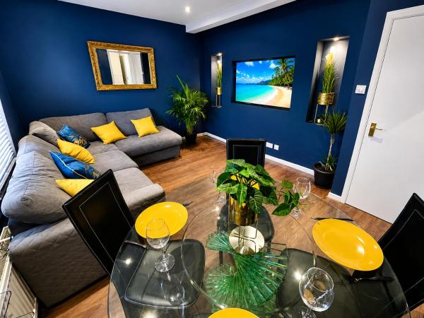Cozy Two Bedroom Apartment - A Stroll From Gardens To Beach - With Parking And Wifi - Boscombe