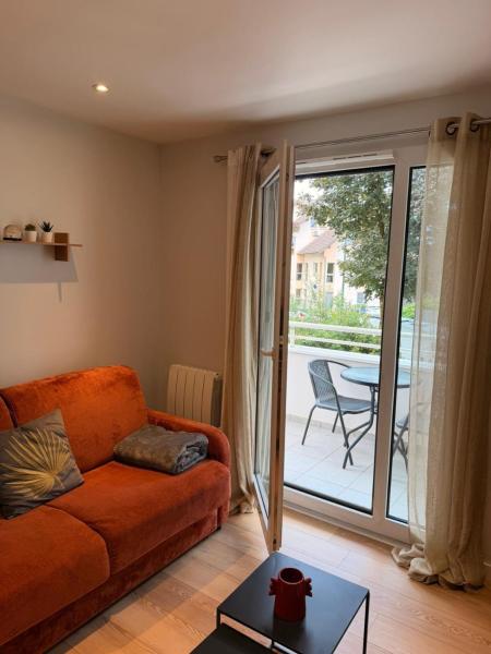 Cozy Studio With A Quiet Balcony - Near Center - Annecy