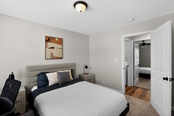 Modern 2br Townhome In Prime Location - Clarksville, TN