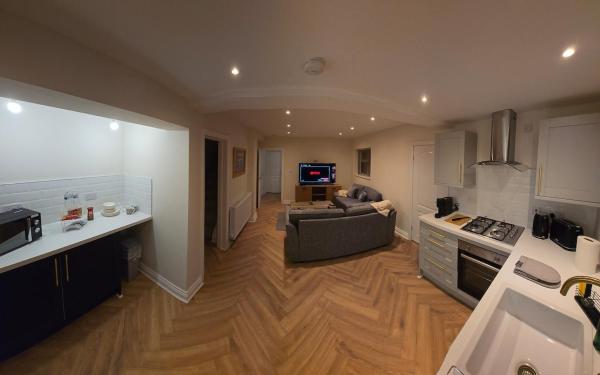 Stylish Modern 2 Bedroom Bungalow - Driveway & Wifi - Coventry