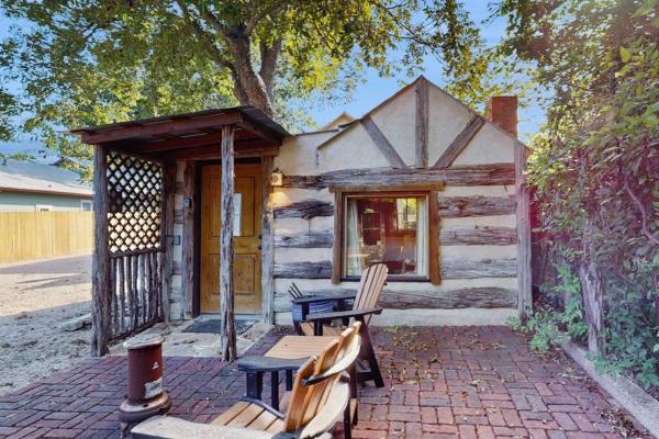The Cabin @ Durst Haus - Fredericksburg, TX
