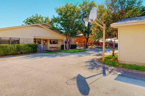 Spacious Lakefront Home With Water Views, Wifi & Private Washer/dryer - Kingsland, TX