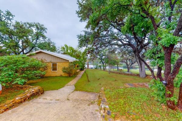 Wonderful Lakefront Home With Yard, Water Views, Central Ac, Wifi, Private W/d - Kingsland, TX